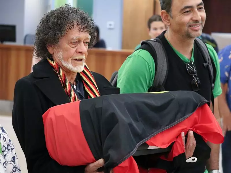 Homecoming for Indigenous remains and shell necklac... | National ...