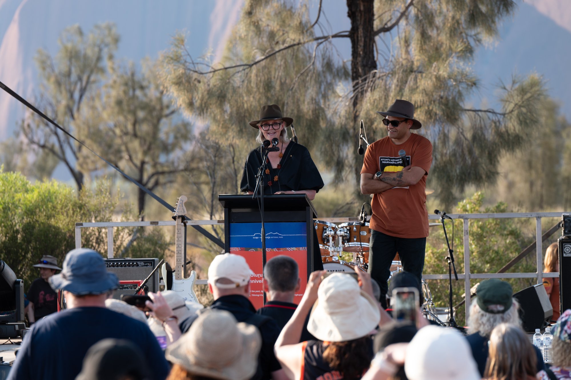 Governor-General thanks Anangu people for sharing U... | National ...
