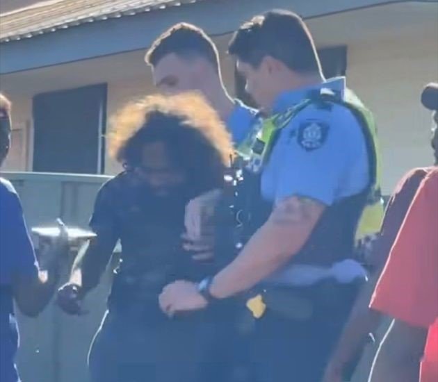Video appears to show WA police officer striking Ab... | National ...