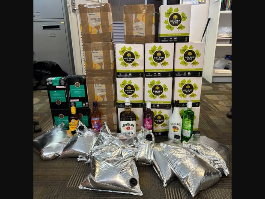 Return to sender: Fitzroy Crossing cops and posties... | National ...