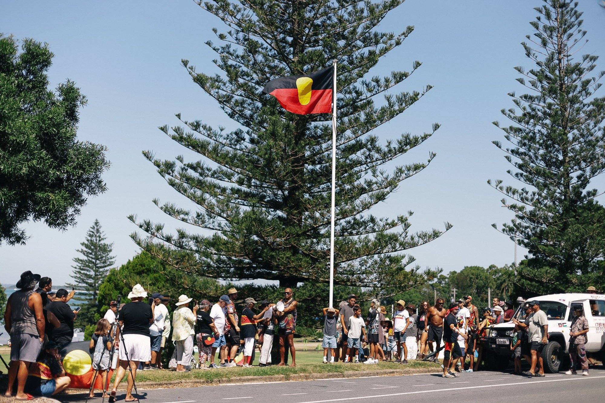 Quandamooka Community reinstate the Aboriginal Flag | National ...