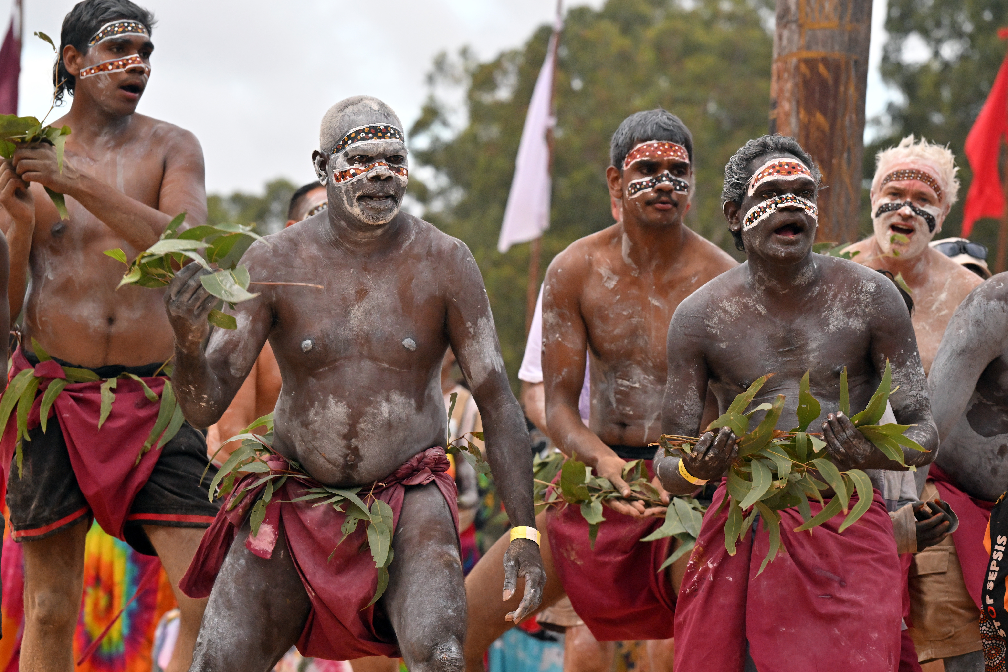 Yolngu clans honour Gumatj leader Yunupiŋu during ... | National ...