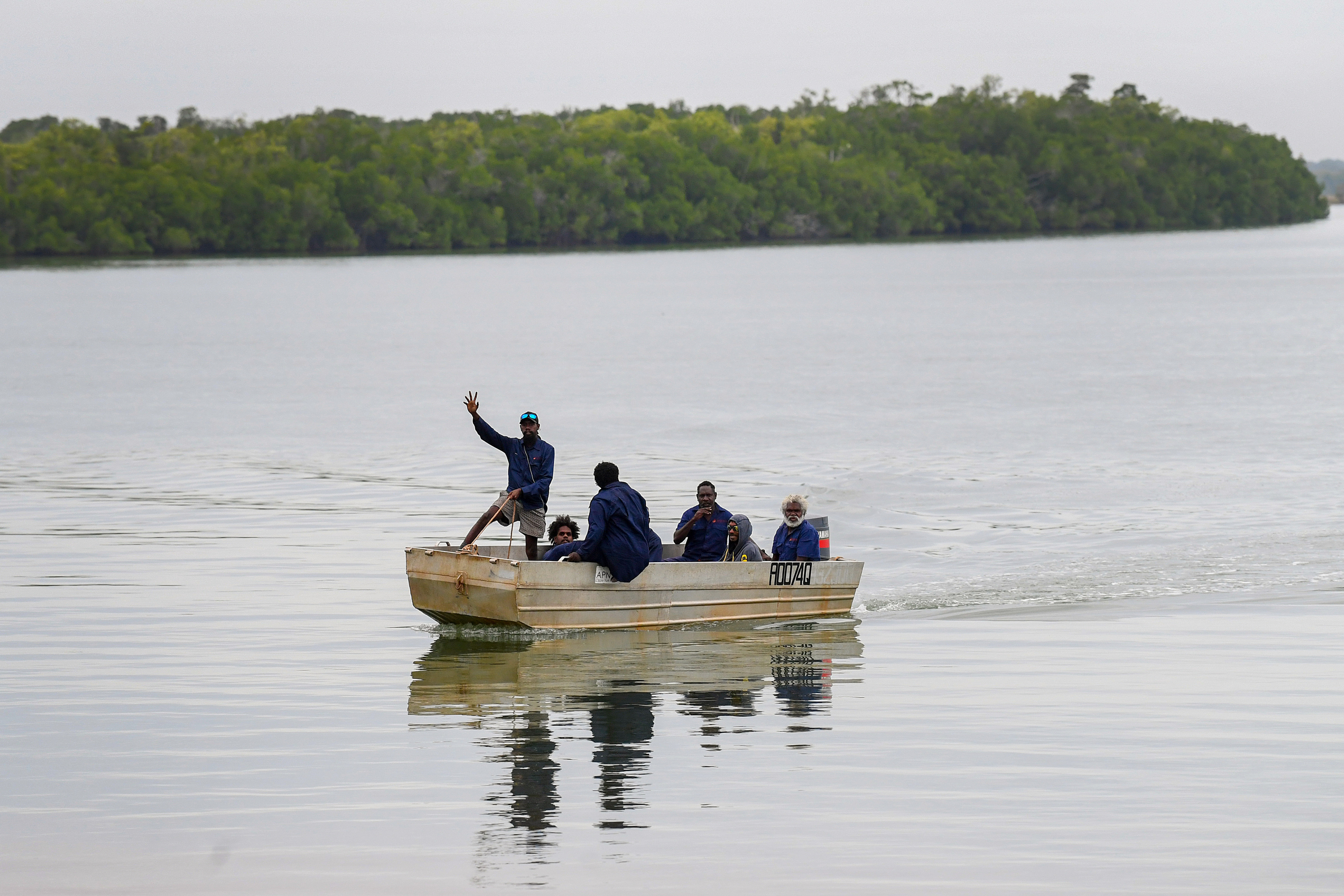 Indigenous rangers sharing knowledge to protect Cou... | National ...